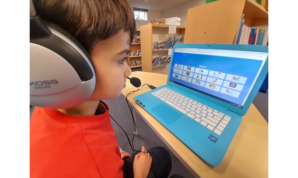 Chapter One online reading volunteers | Neighbourly